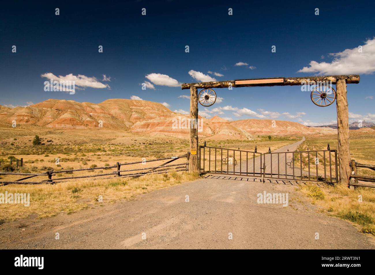 A gate and a fence in desert, wild west Stock Photo - Alamy