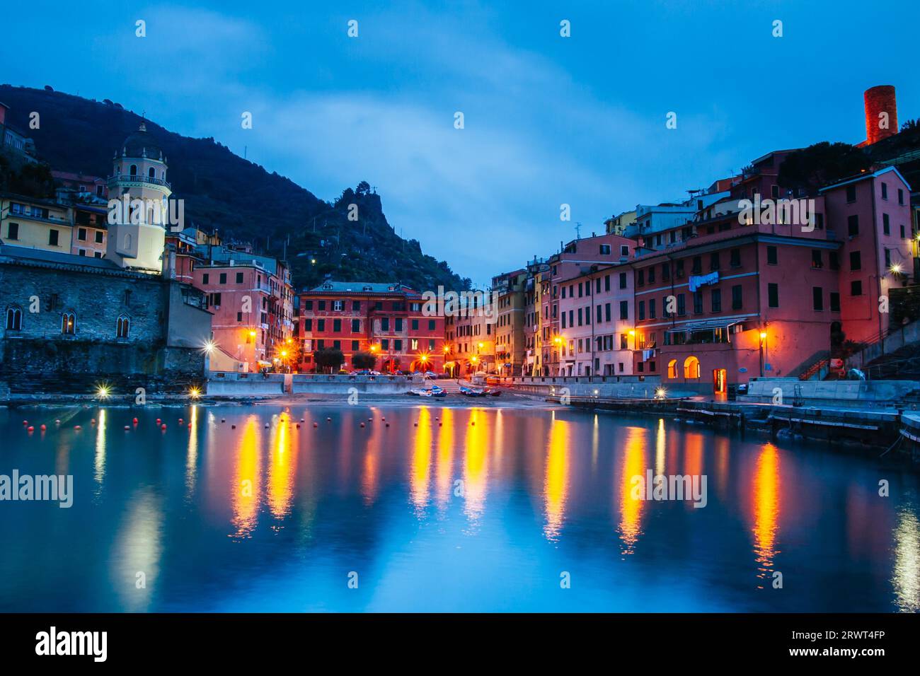 Harbour and main square view of Vernazza at dusk in Cinque Terre, Italy ...