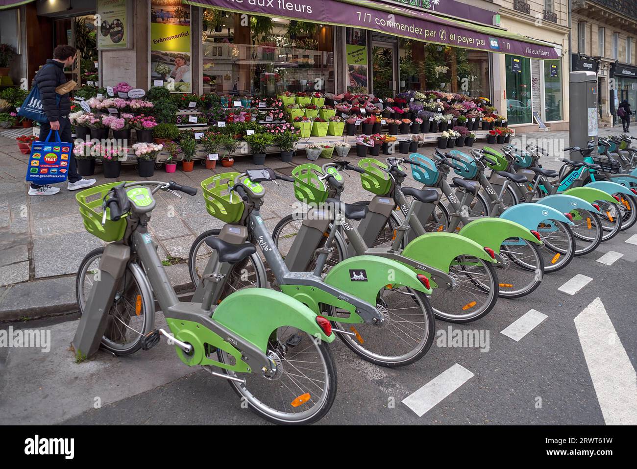 Bike rental shop hi-res stock photography and images - Alamy