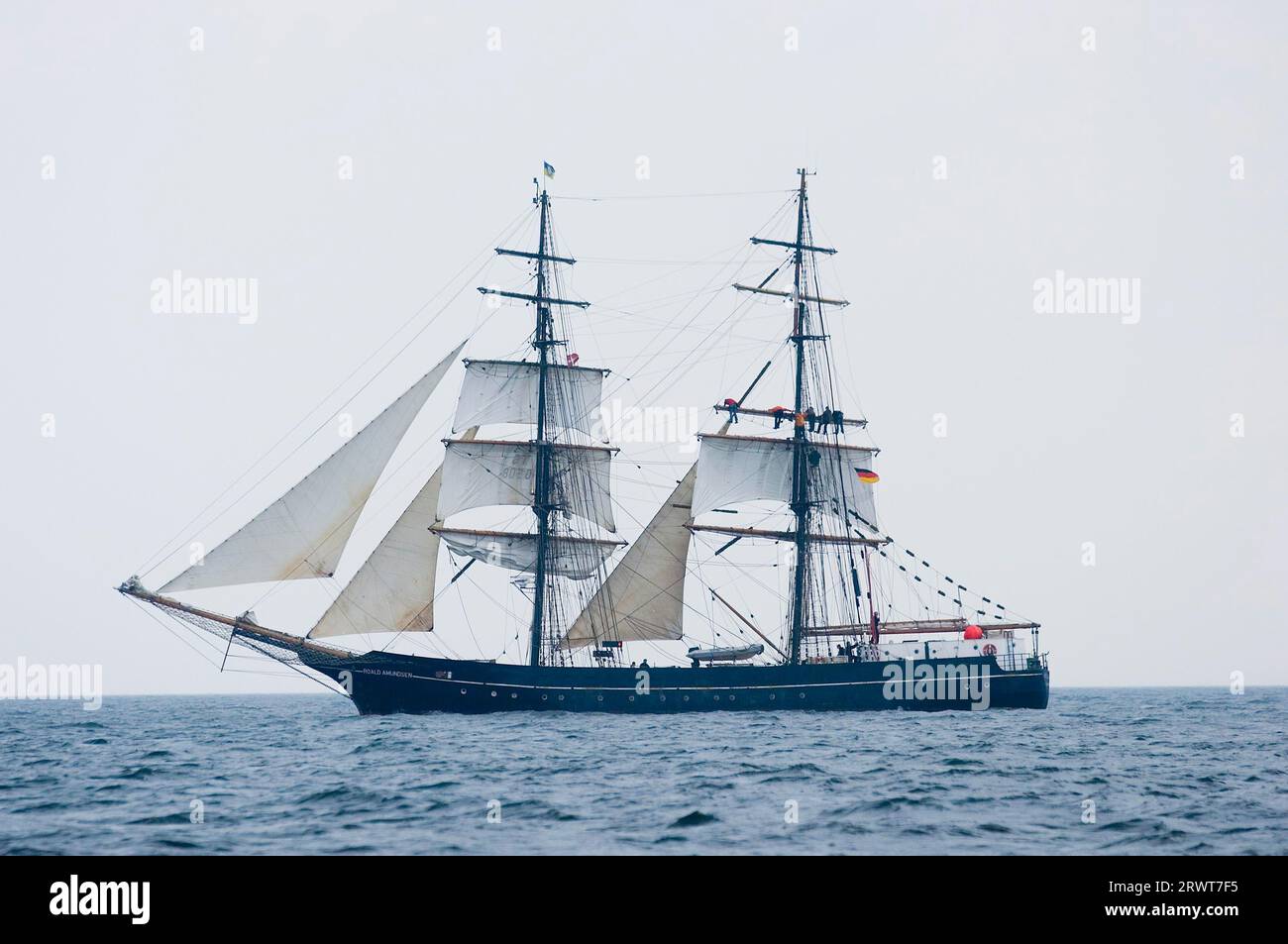 Two masted schooner sailing ship hi-res stock photography and images ...
