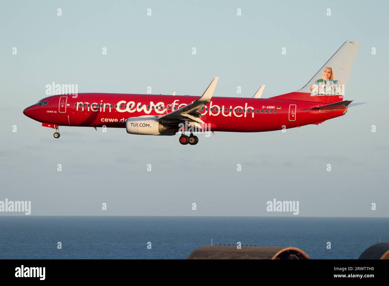737 rojo hi-res stock photography and images - Alamy