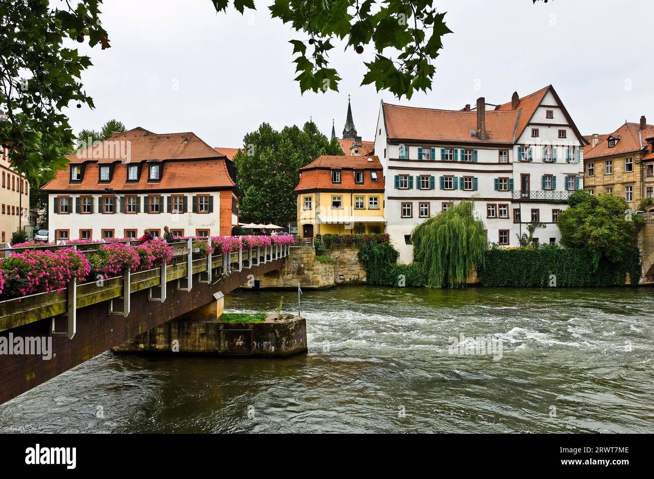 Arch bridge roof hi-res stock photography and images - Alamy