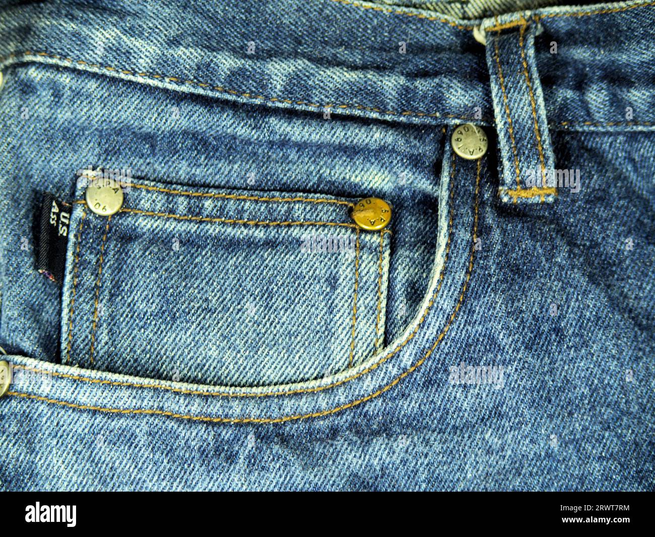 Trouser pocket full hi-res stock photography and images - Alamy