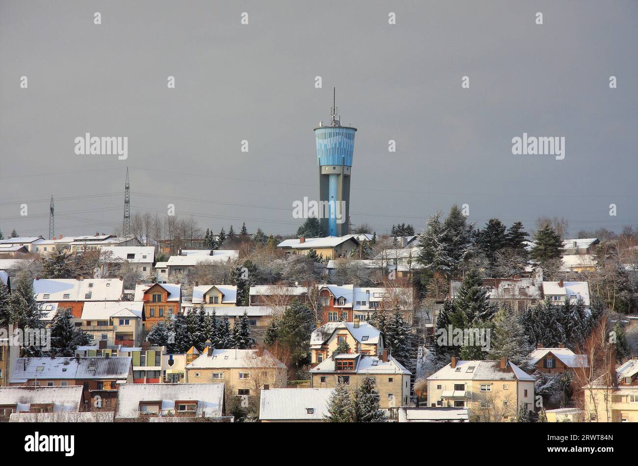 View of the town of Sulzbach Saar with snow-covered houses and water ...