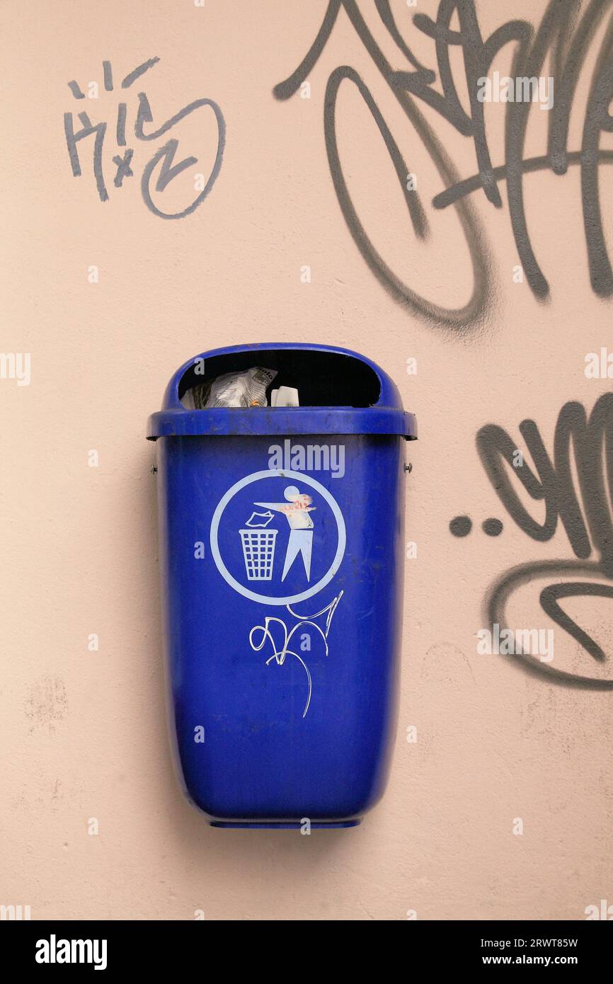 Graffiti litter bin hi-res stock photography and images - Alamy