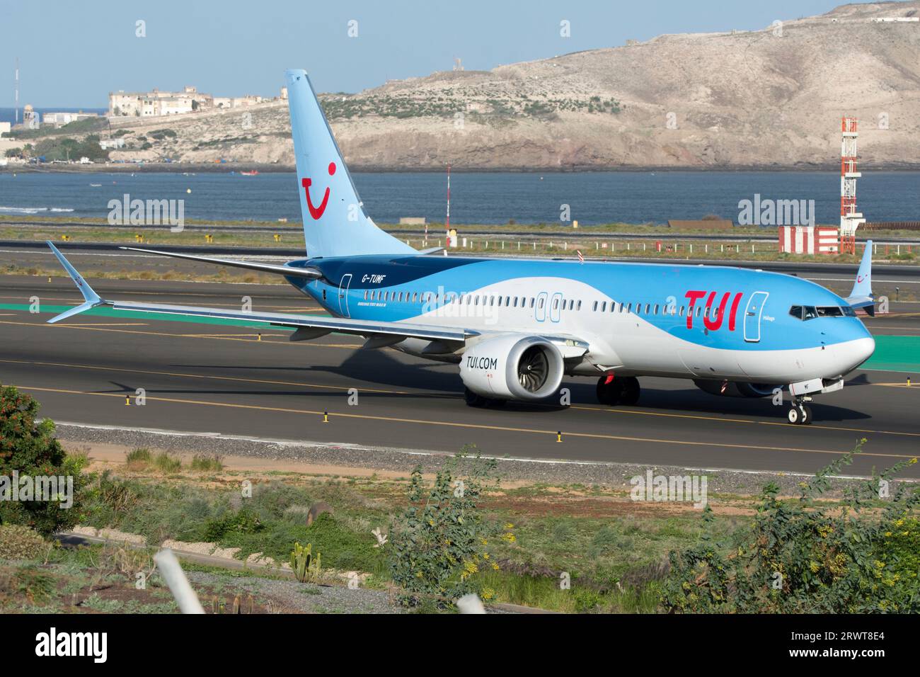 Boeing 737 MAX de TUI Stock Photo - Alamy
