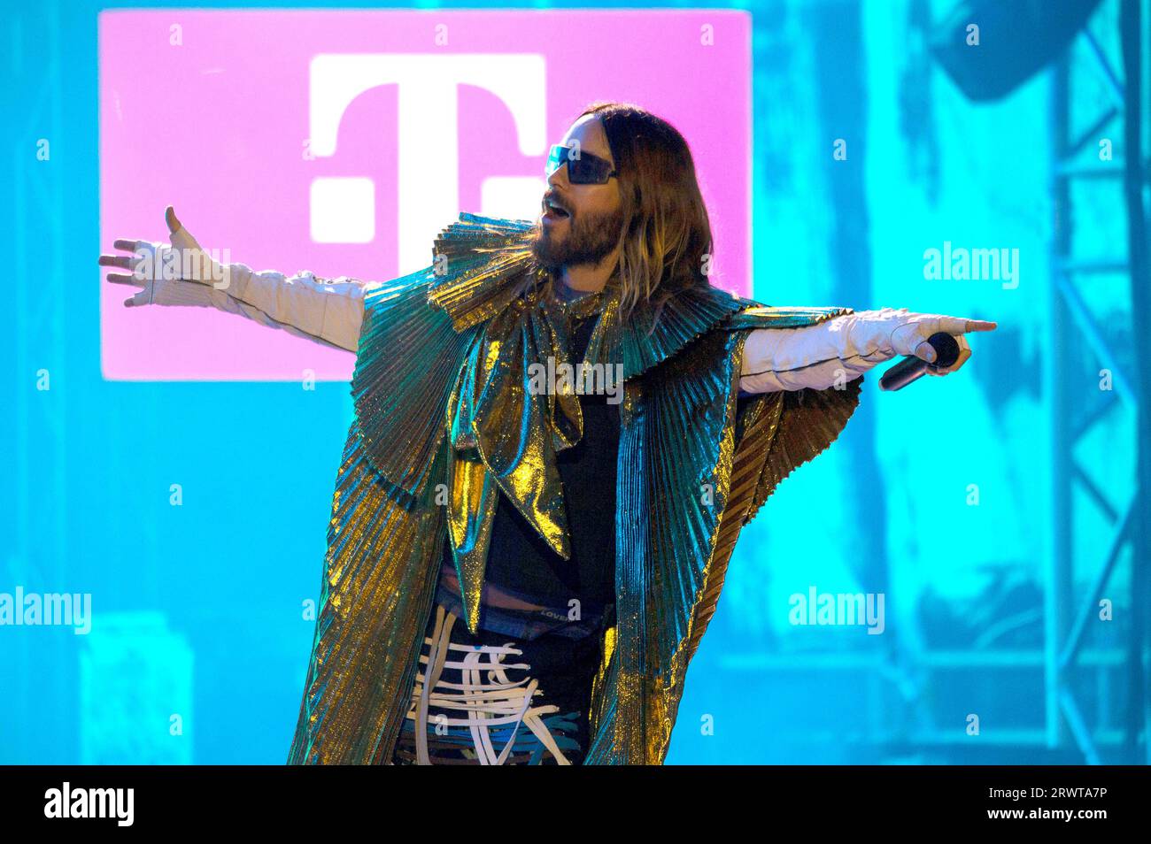 Jared Leto von Thirty Seconds to Mars live beim Telekom Street Gig auf ...