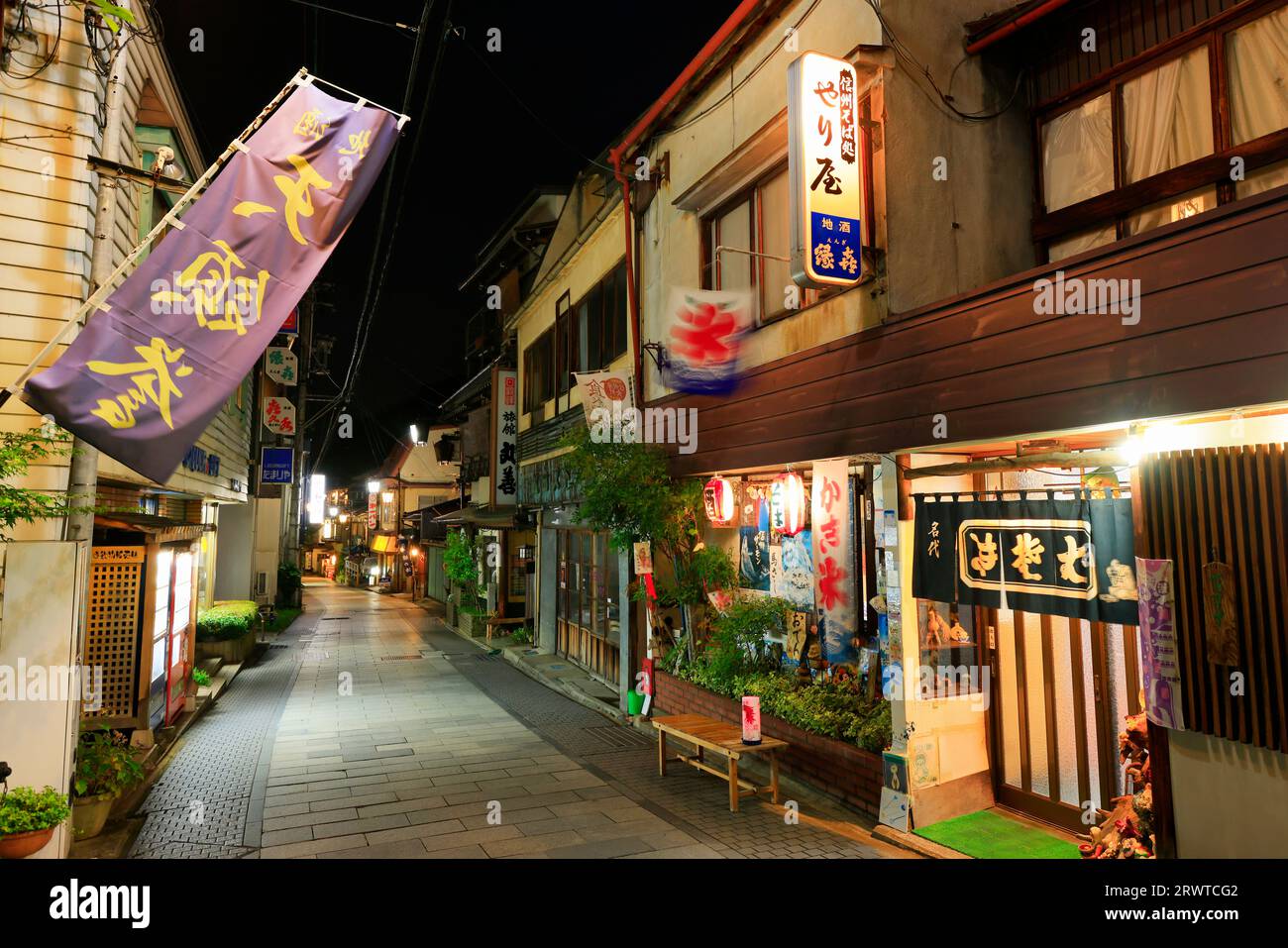 Night view of the hot spring resort near Watano-yu of Shibu Onsen Stock Photo - Alamy