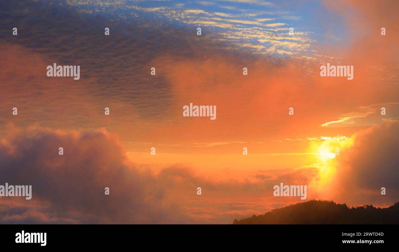 Sea of clouds and sunrise from Saku direction viewed from ...