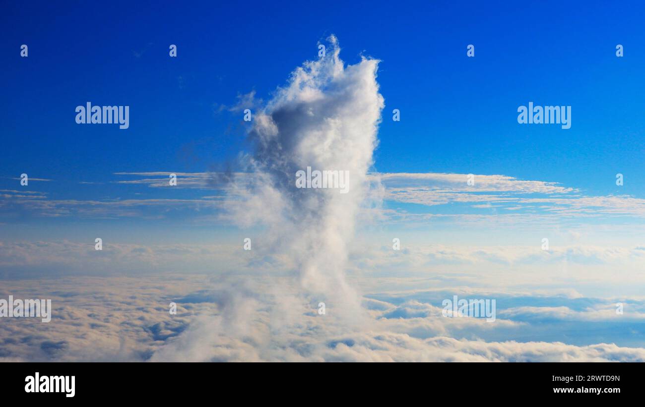 Sea of clouds and rising clouds in the direction of Komoro, viewed from ...