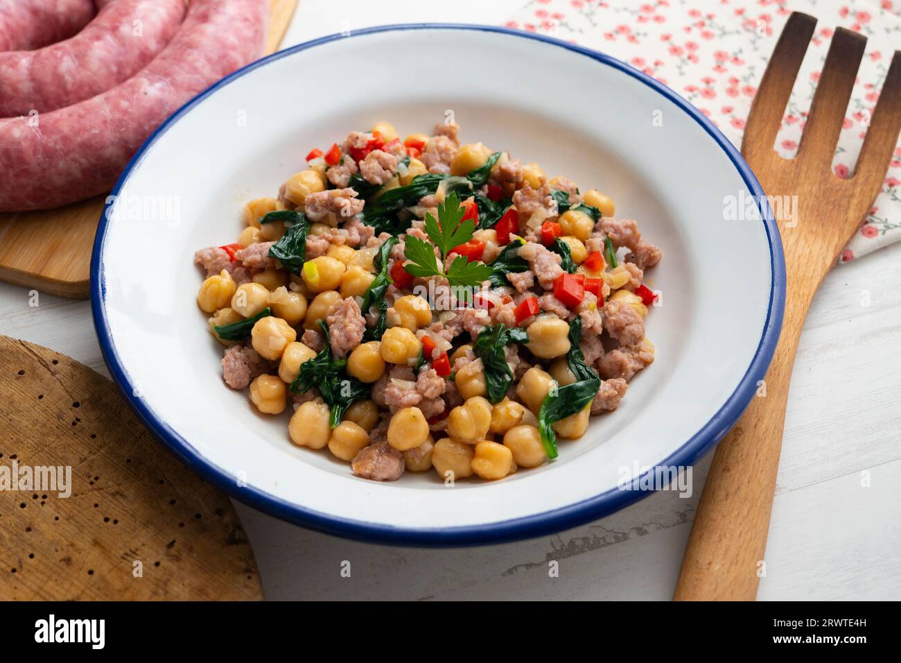 Chickpea salad with spinach, minced pork and red pepper Stock Photo - Alamy