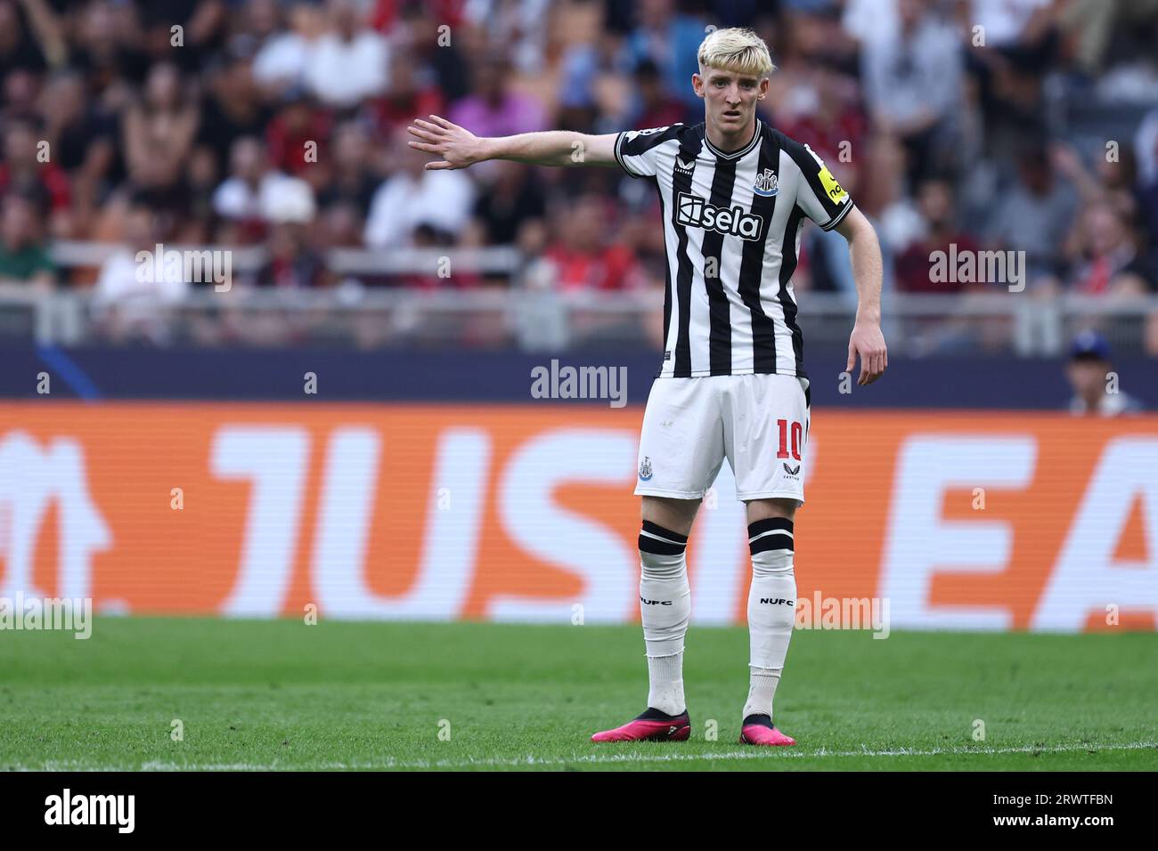 Anthony gordon of newcastle united hi-res stock photography and images ...