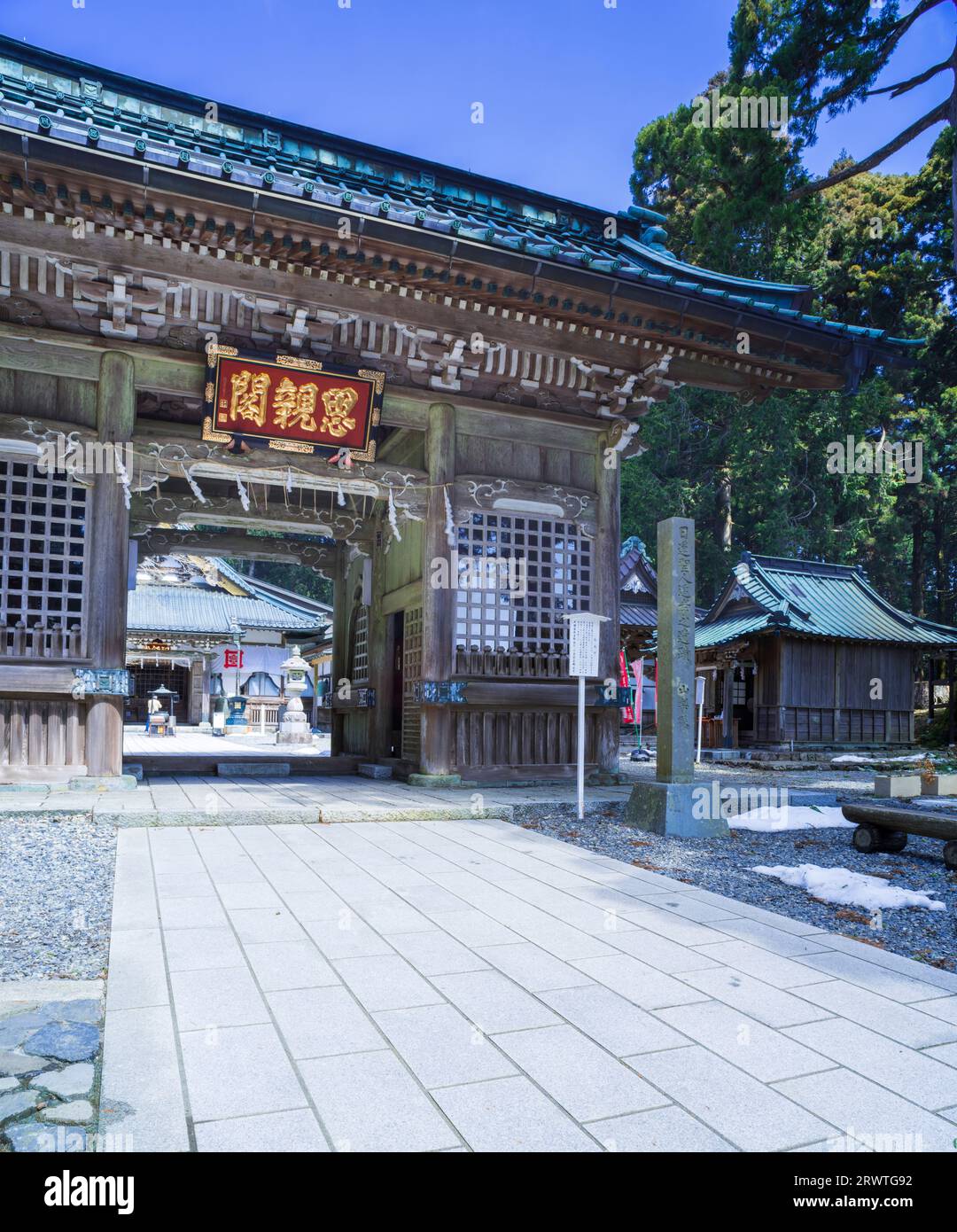 Niomon Gate of Okuno-in Temple Kuonji Temple, Minobu-san Kuonji Temple ...