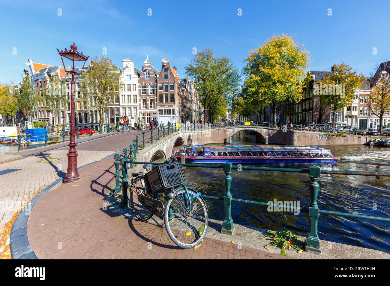 Canal and bridges traditional Dutch houses at Keizersgracht traveling ...