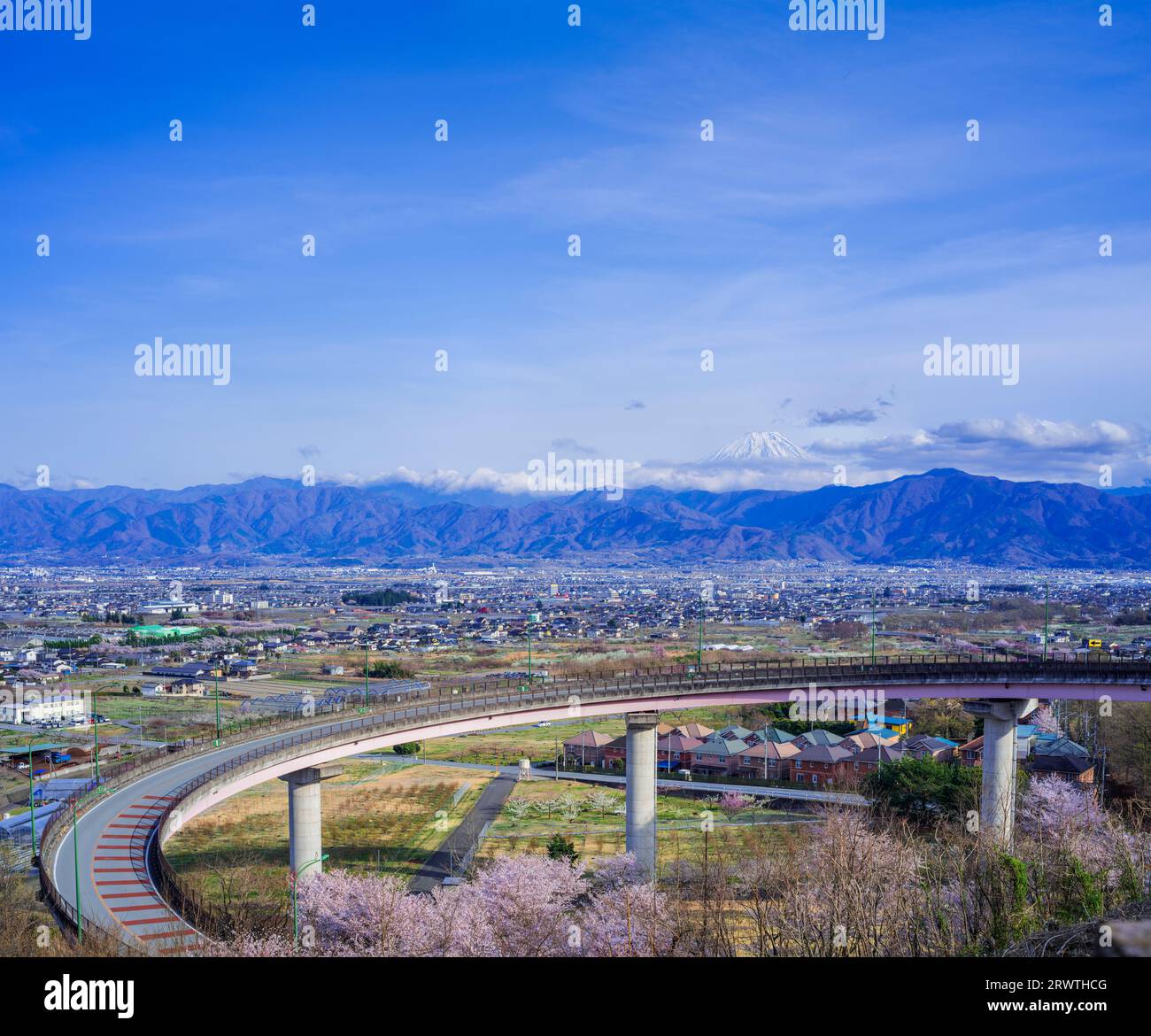 Yamanashi Prefecture Landscapes Cherry blossoms on the Peach Blossom ...