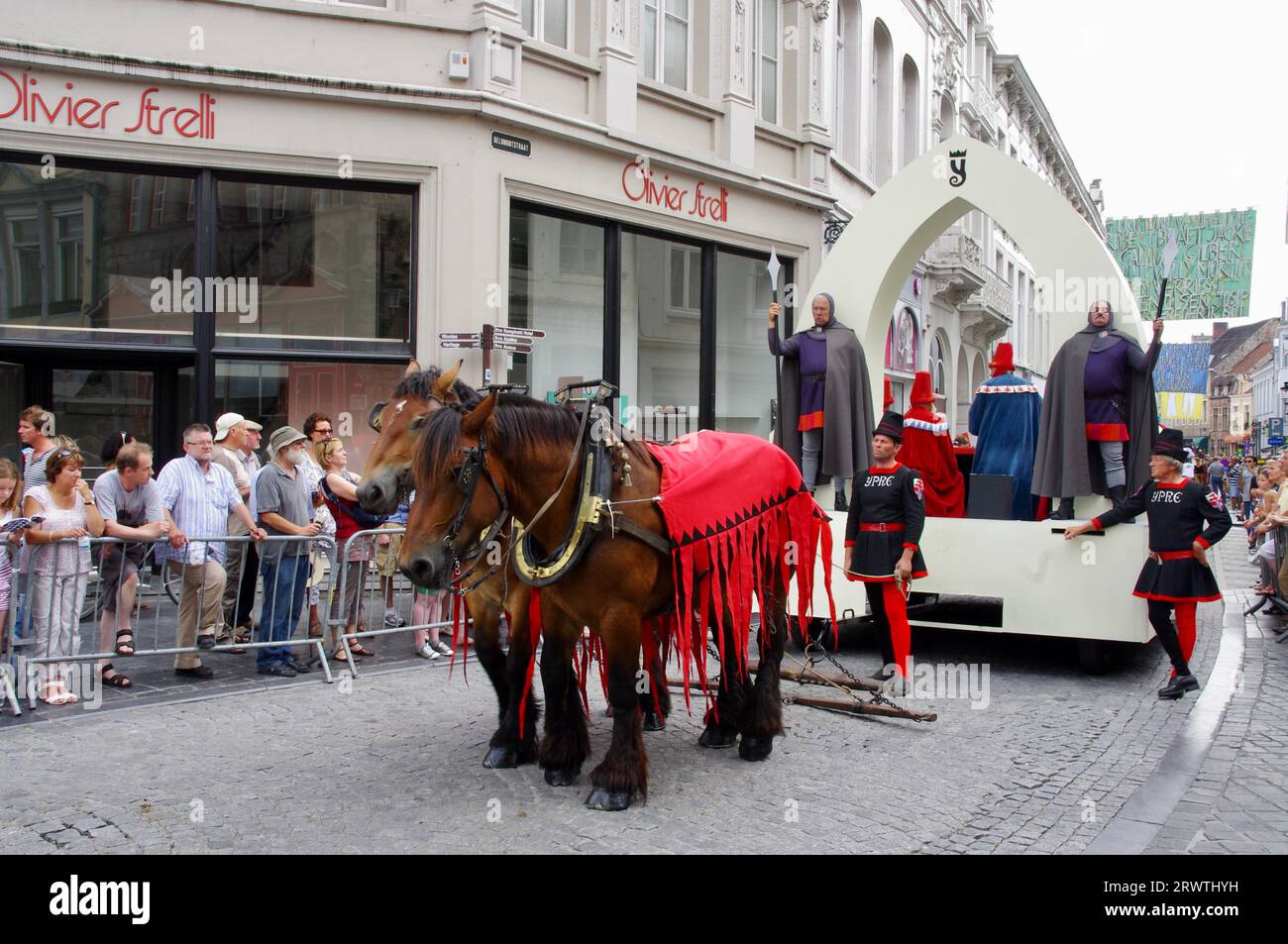 Horse Drawn Carnival Float in The Procession of the Golden Tree Pageant ...