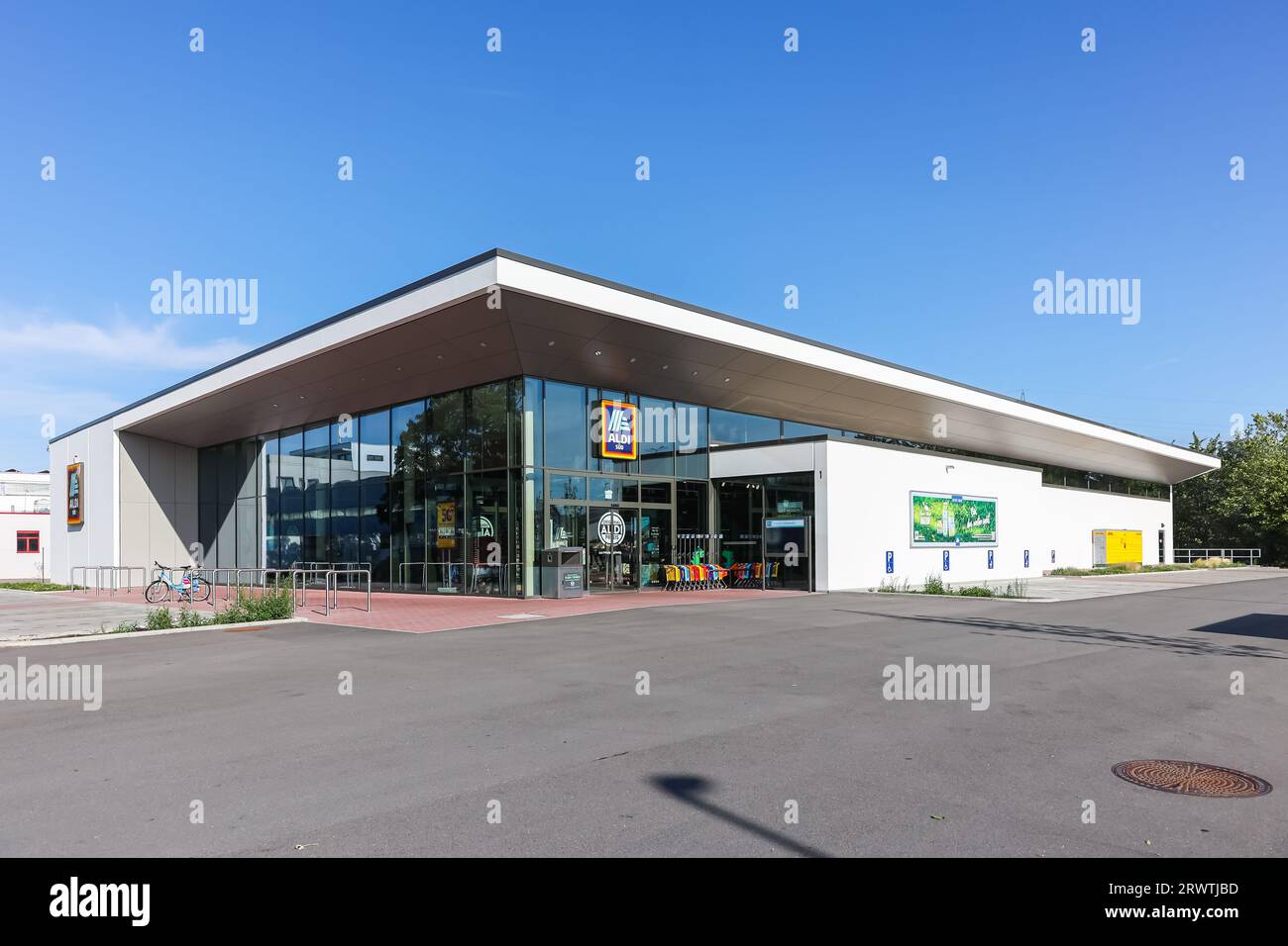 Aldi supermarket germany hi-res stock photography and images - Alamy