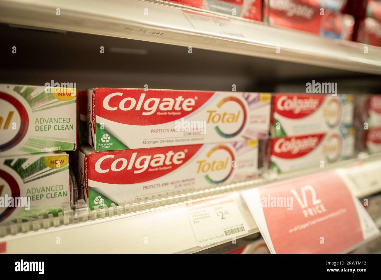 Colgate toothpaste sale on shelf hi-res stock photography and images ...