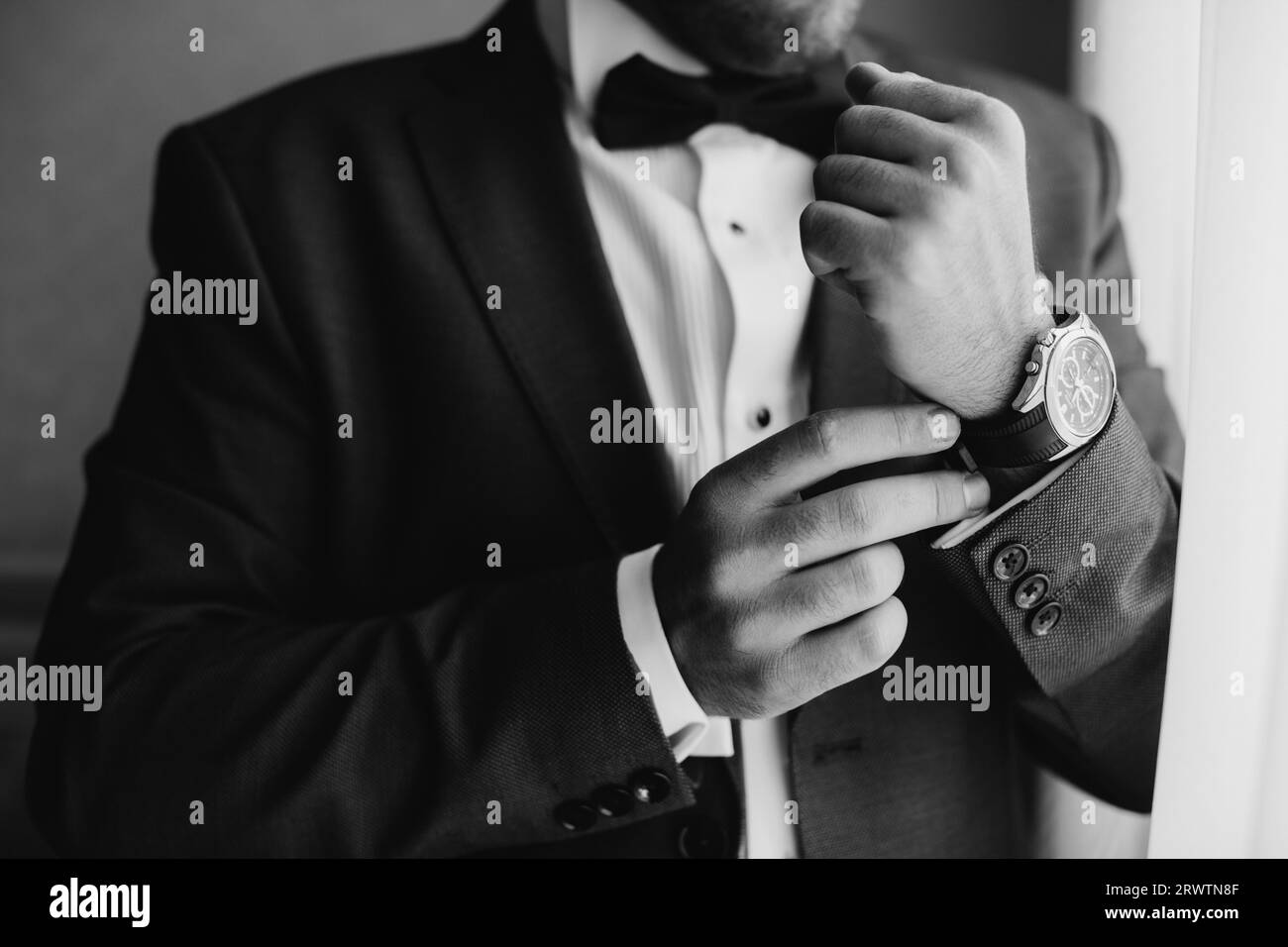 Adjust a suit Black and White Stock Photos & Images - Alamy