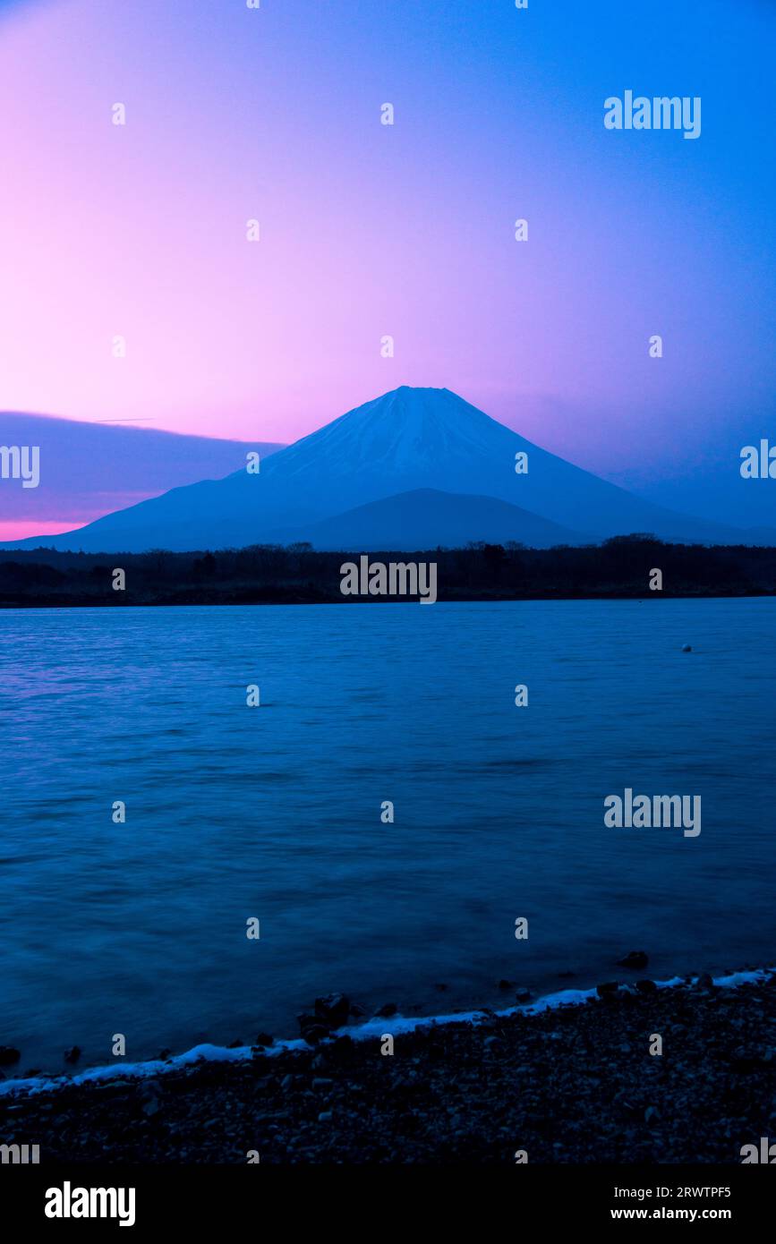 Lake Shojin at dawn and Mt. Fuji Stock Photo - Alamy