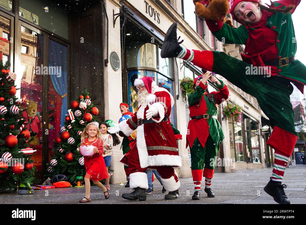 Hamleys elves hi-res stock photography and images - Alamy