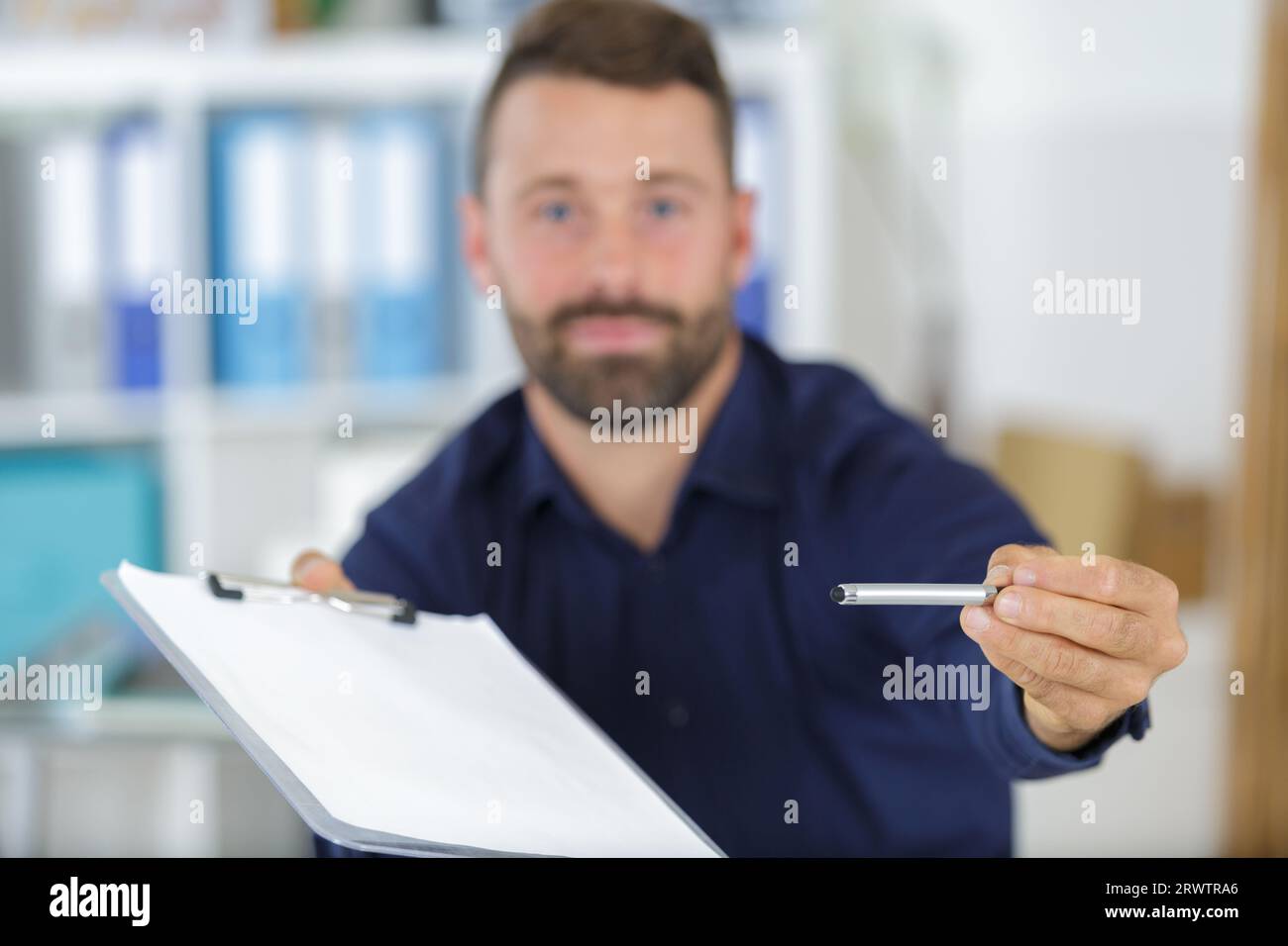 Asking for signature hi-res stock photography and images - Alamy