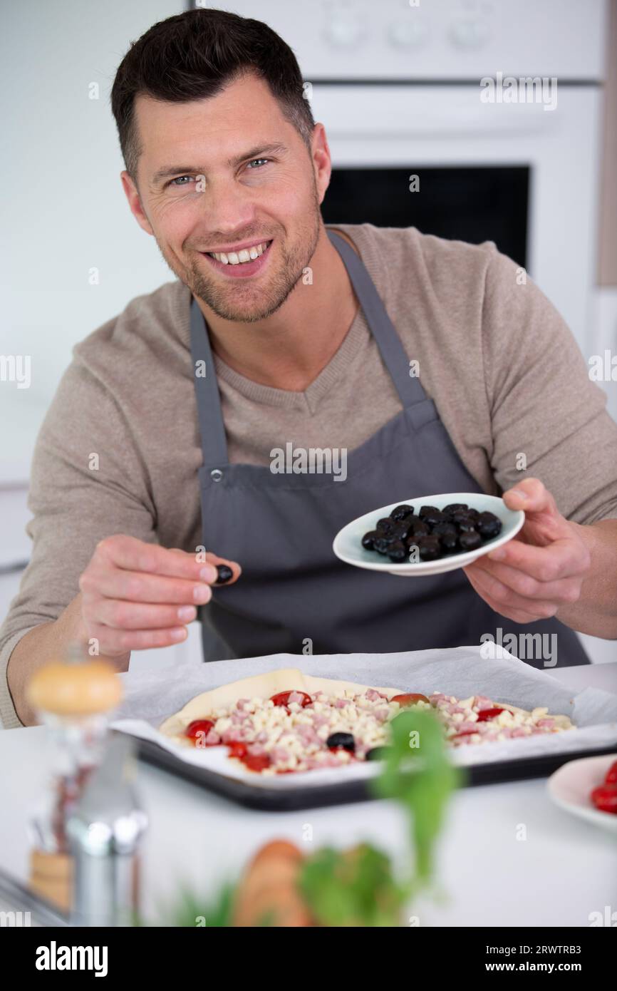 Pizzaiolo cheese pizza hi-res stock photography and images - Alamy
