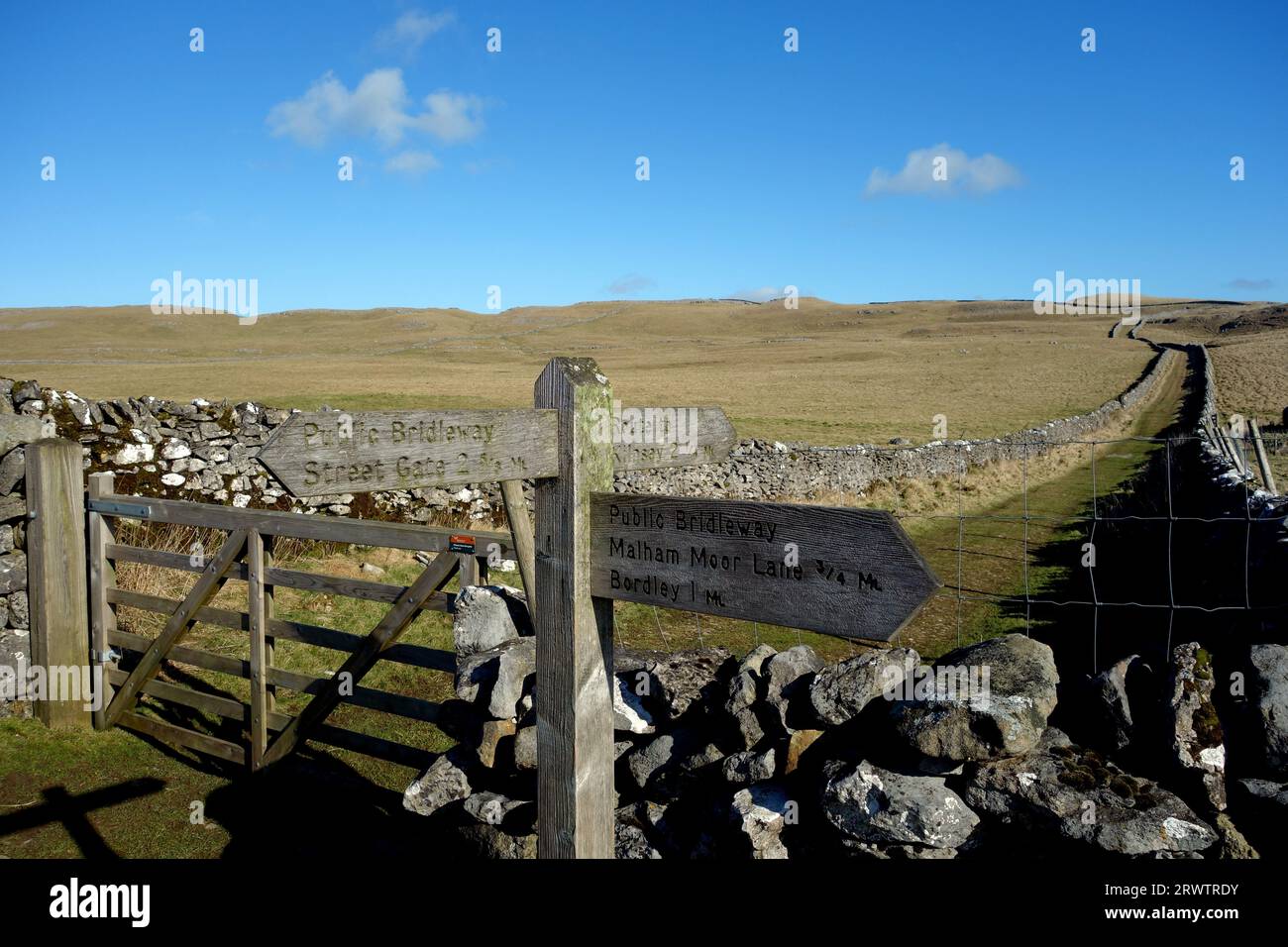 Malham moor lane hi-res stock photography and images - Alamy