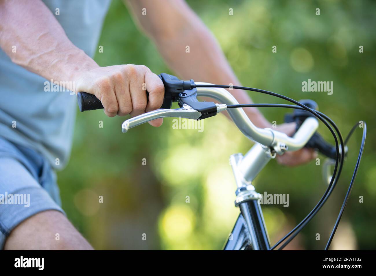 Hands holding handlebar bicycle hi-res stock photography and images - Alamy