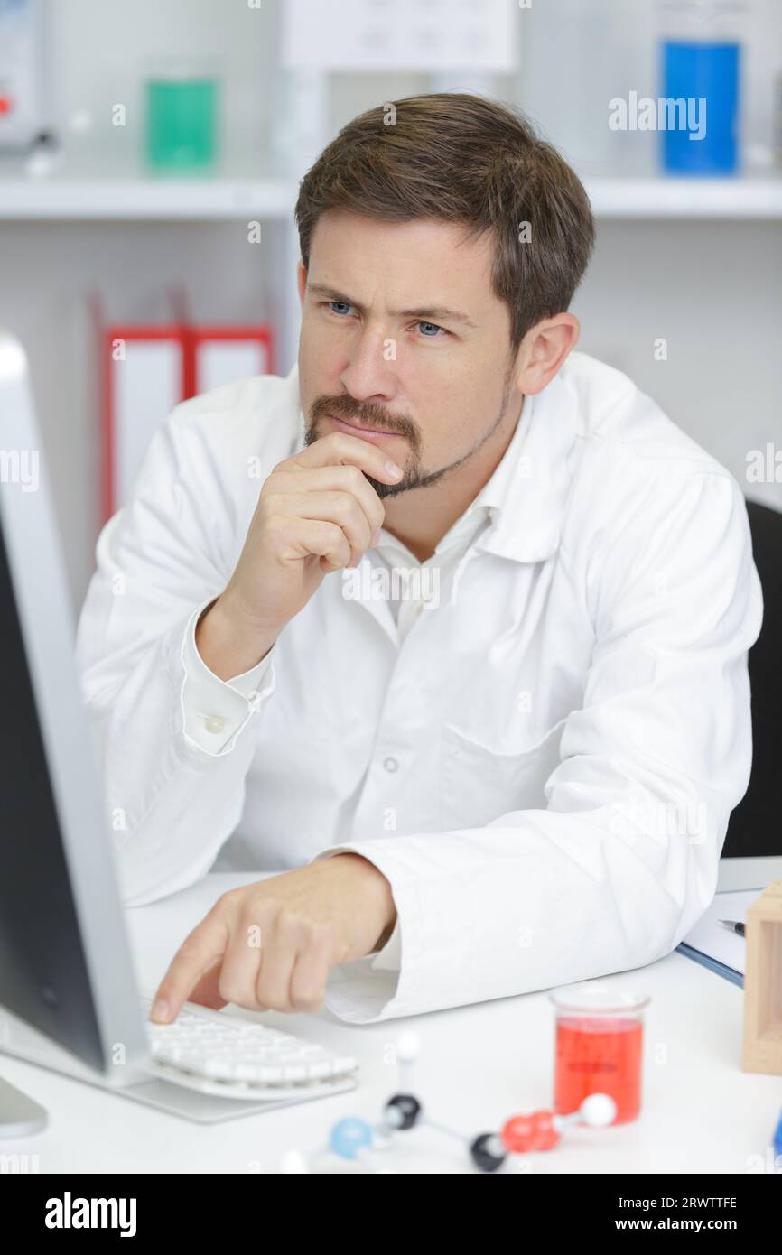 male scientist using computer in laboratory Stock Photo - Alamy