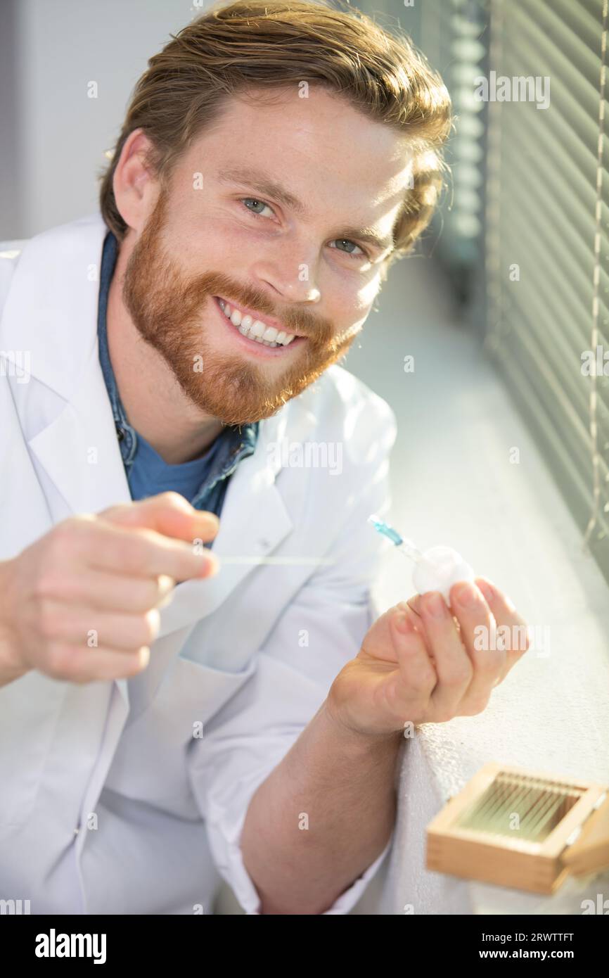 male scientist making a microscope slide Stock Photo - Alamy