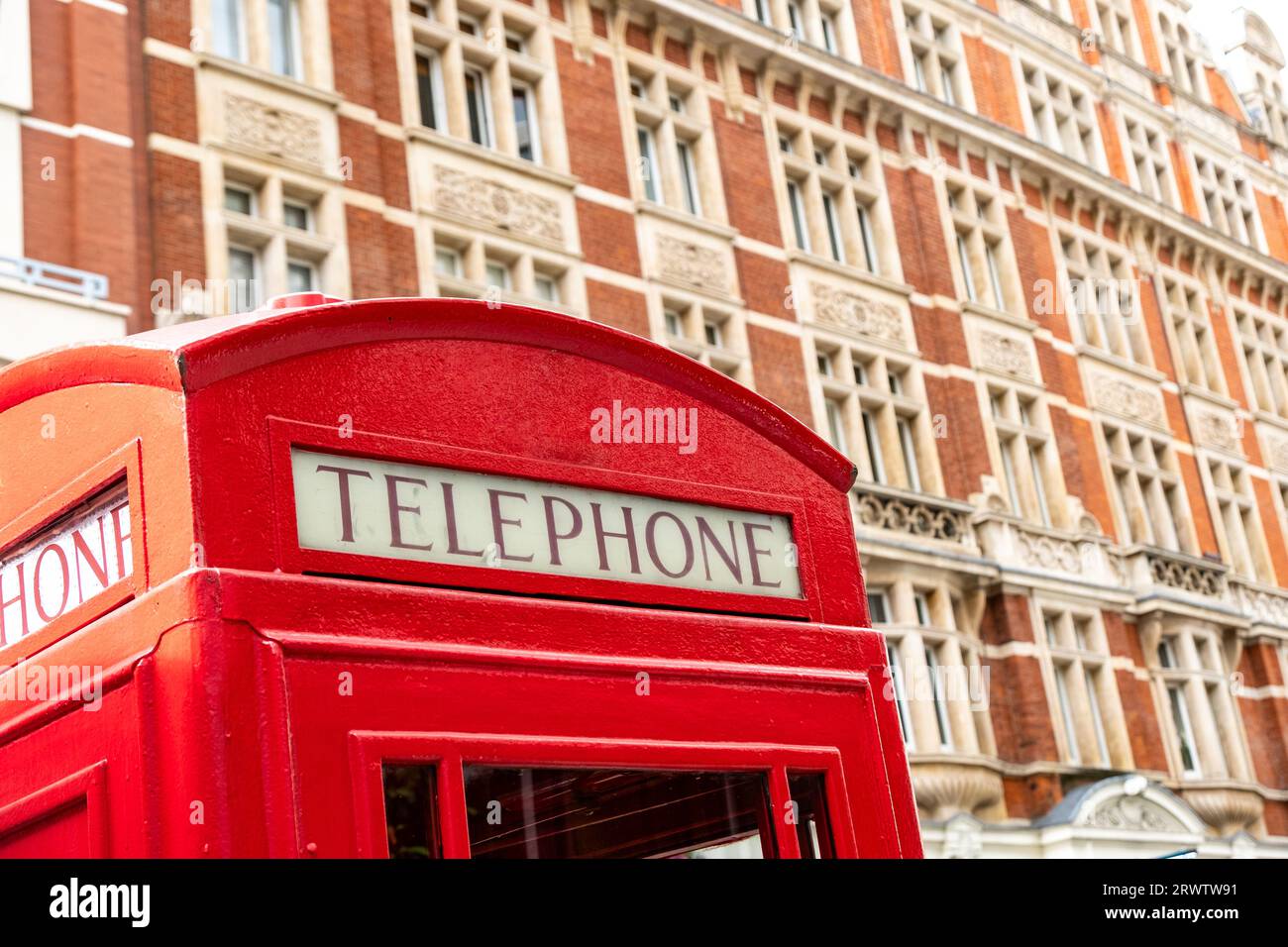 Iconic British red telephone booth Stock Photo - Alamy