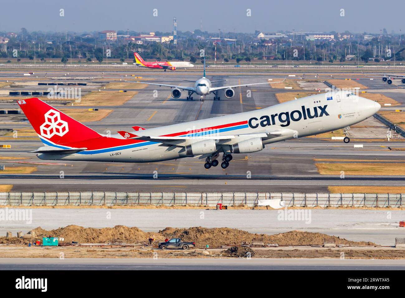 Boeing 747 400f hi-res stock photography and images - Alamy