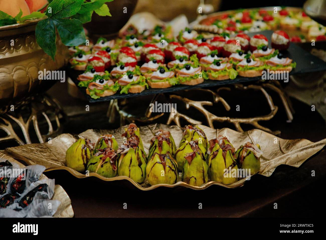 Colorful items spread hi-res stock photography and images - Alamy