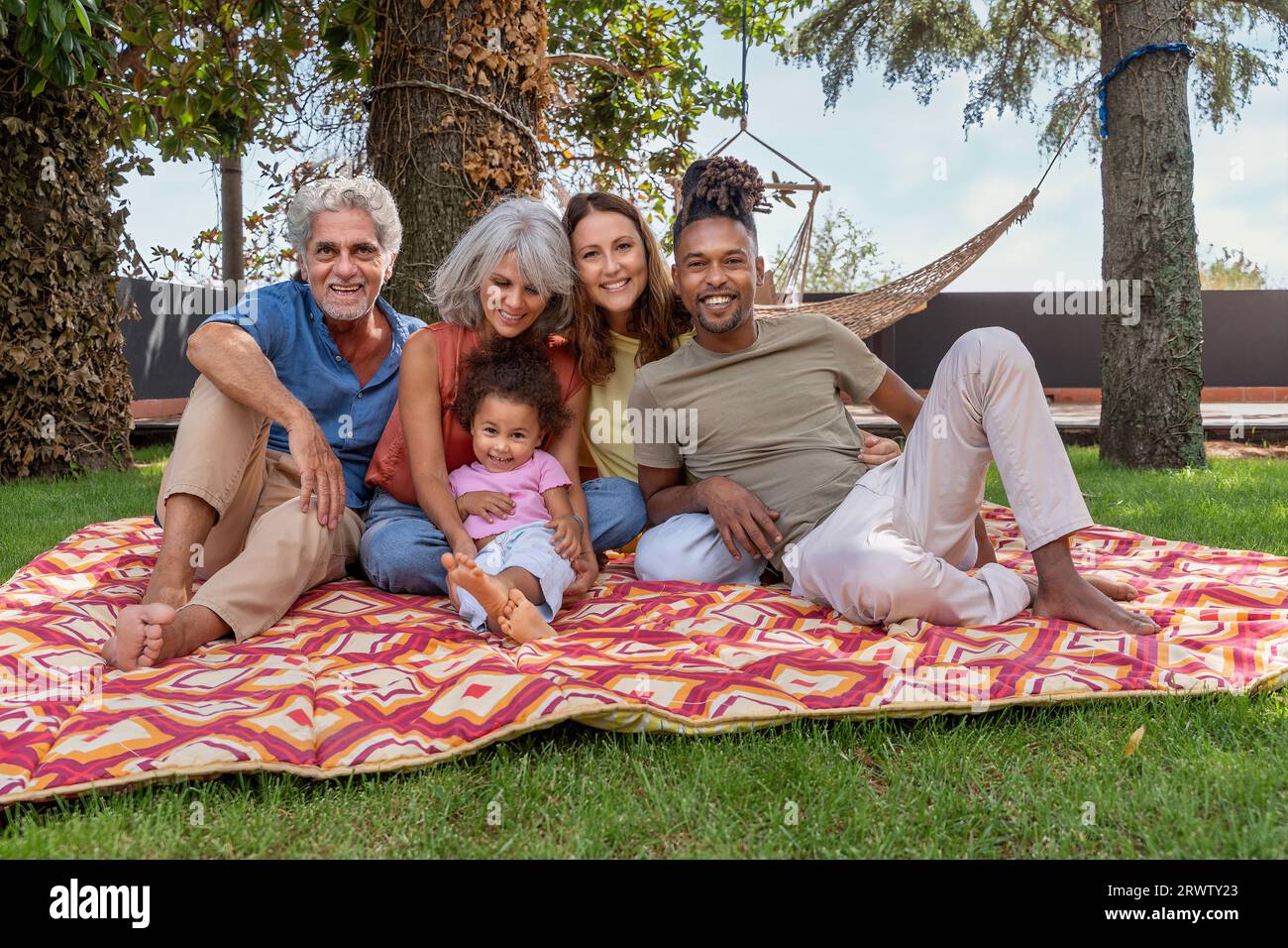 Family group portrait parents grandparents hi-res stock photography and ...