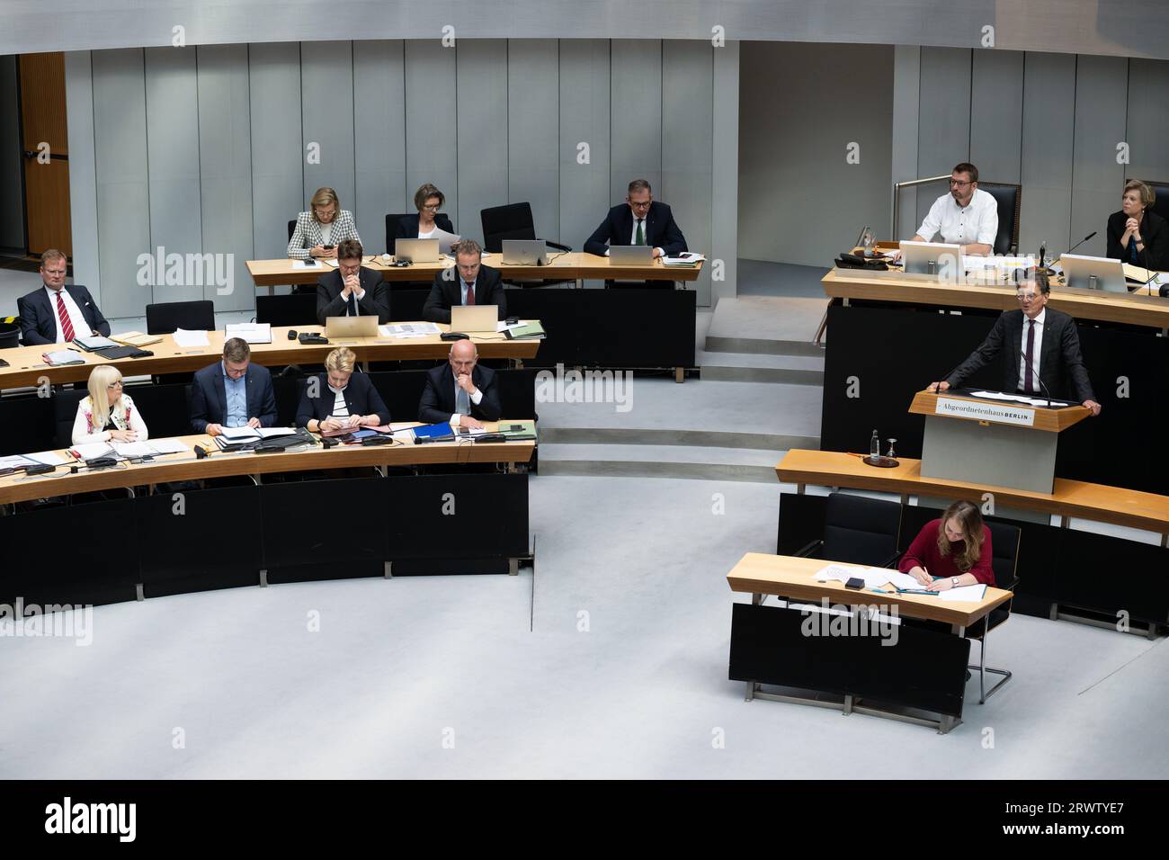 Berlin, Germany. 21st Sep, 2023. Christian Gaebler (SPD, r), Berlin ...