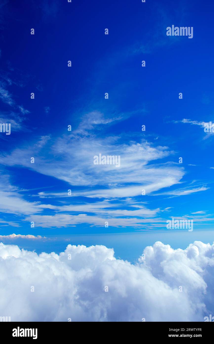 Sea of clouds and cirrus clouds in the direction of Sagami Bay seen ...