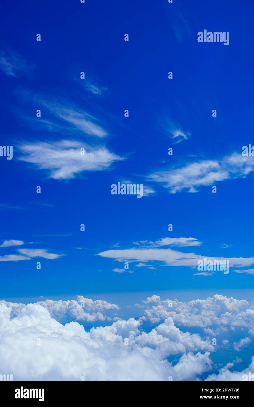 Sea of clouds and cirrus clouds in the direction of Sagami Bay seen ...