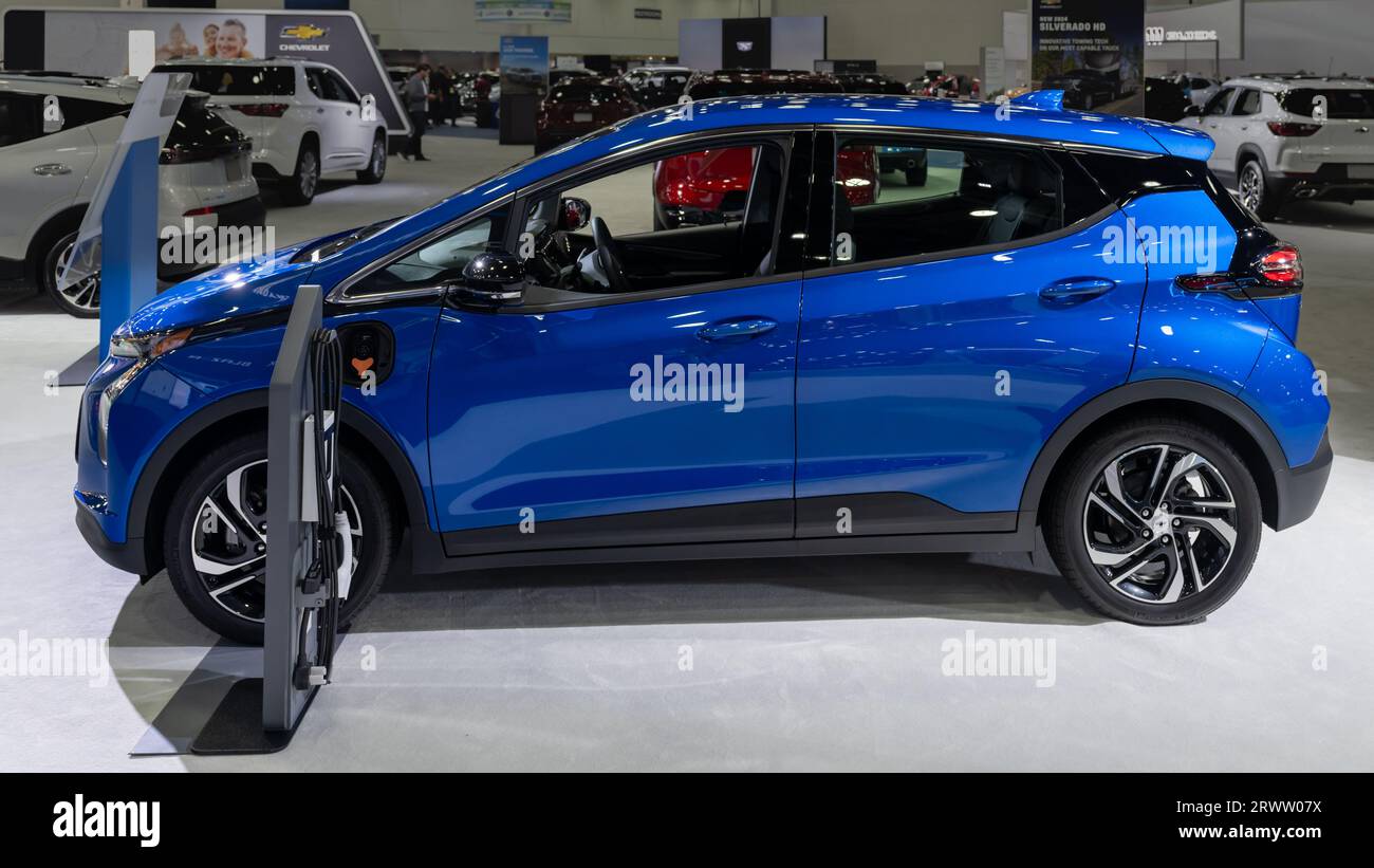 DETROIT, MI/USA - SEPTEMBER 13, 2023: A 2023 Chevrolet Bolt EUV car ...