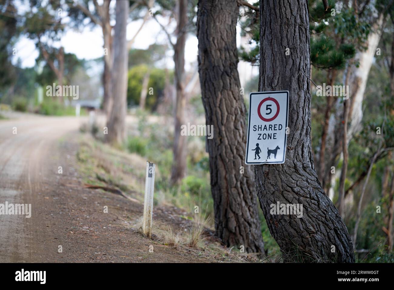 Shared walkway sign hi-res stock photography and images - Alamy