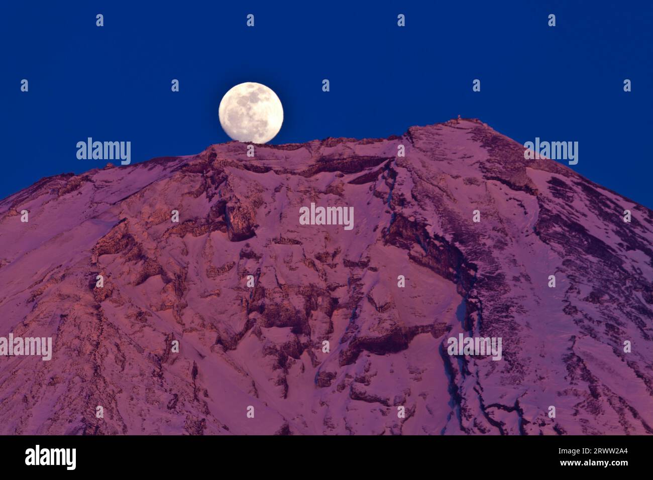 Sun setting and moon rising hi-res stock photography and images - Alamy