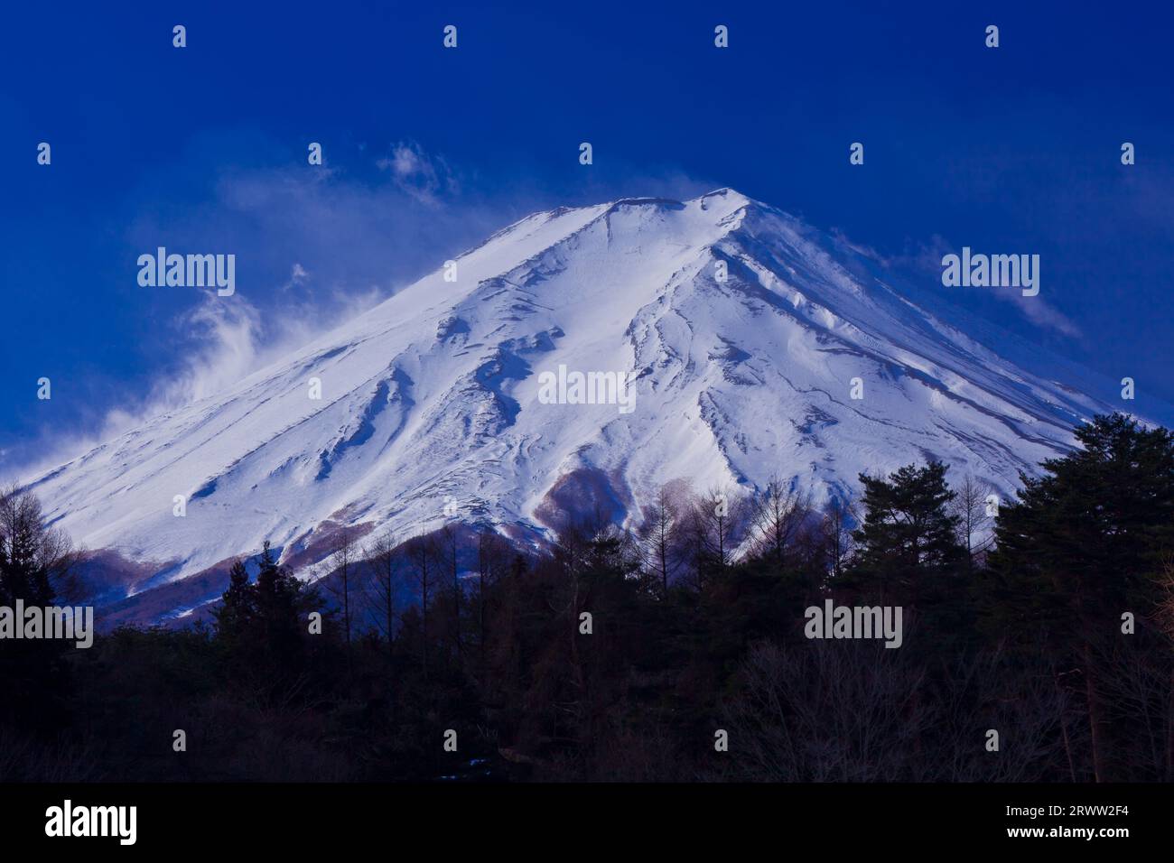 Mt. Fuji with a cloud of snow Stock Photo - Alamy
