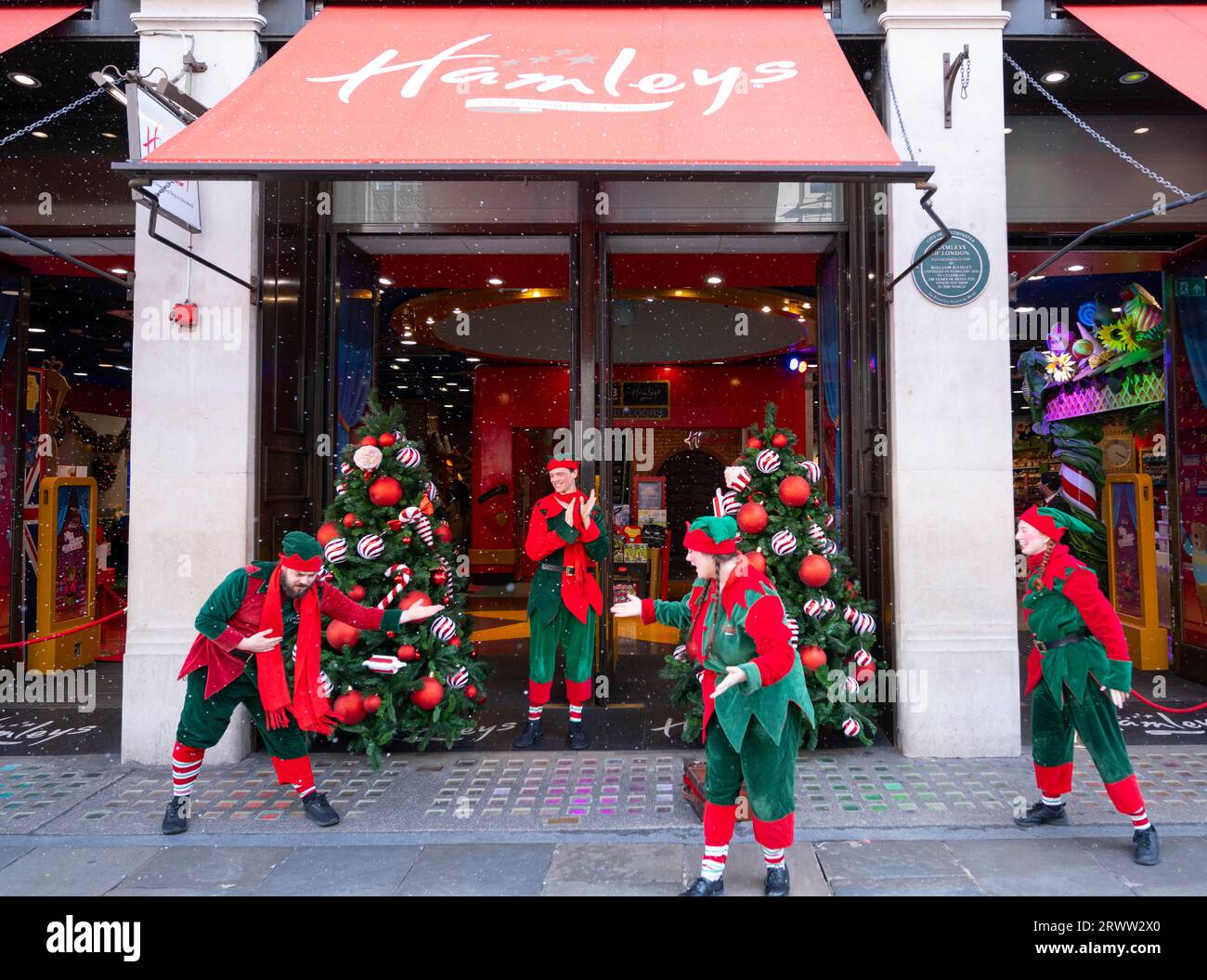 Regent Street, London, UK. 21st Sep, 2023. Hamleys Toy Store elves ...