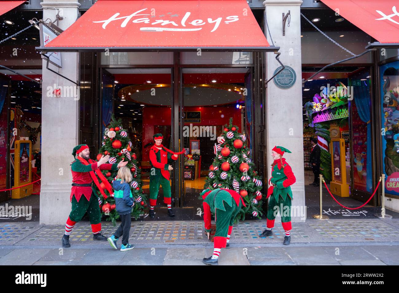 Regent Street, London, UK. 21st Sep, 2023. Hamleys Toy Store elves ...