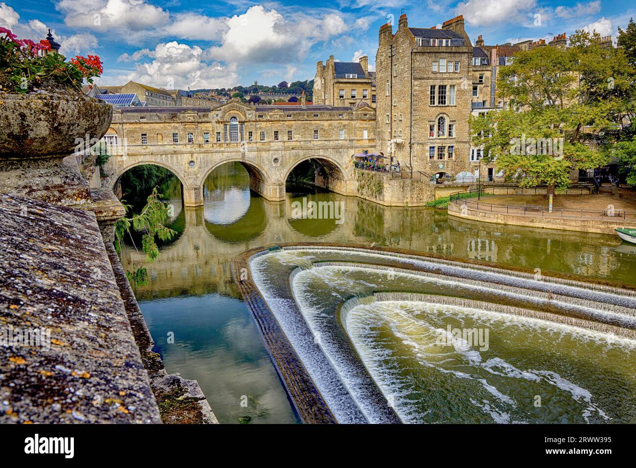 Pulteney bridge flowers hi-res stock photography and images - Alamy