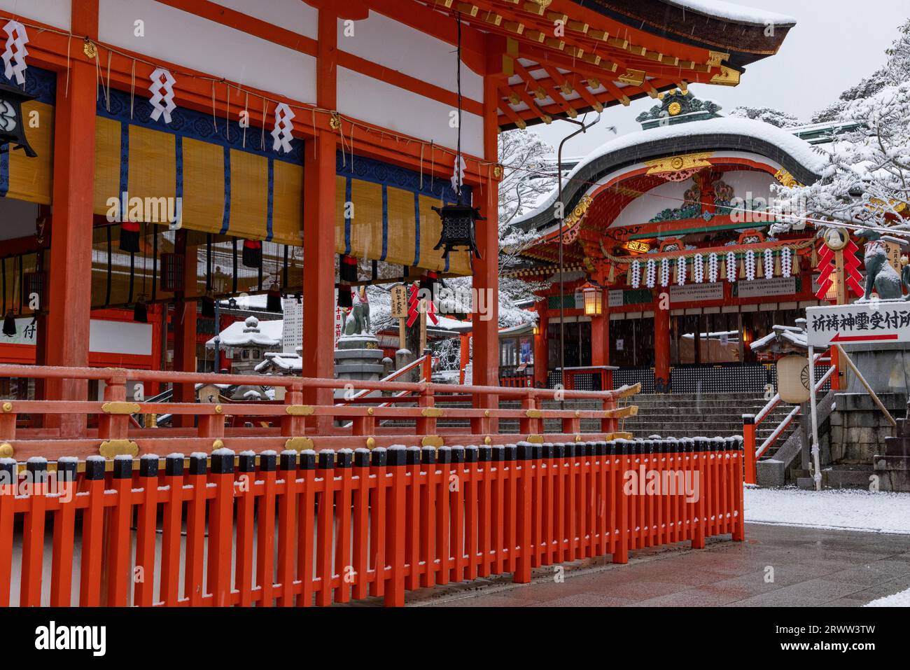 Fushimi Inari-taisha Shrine in the snow Stock Photo - Alamy