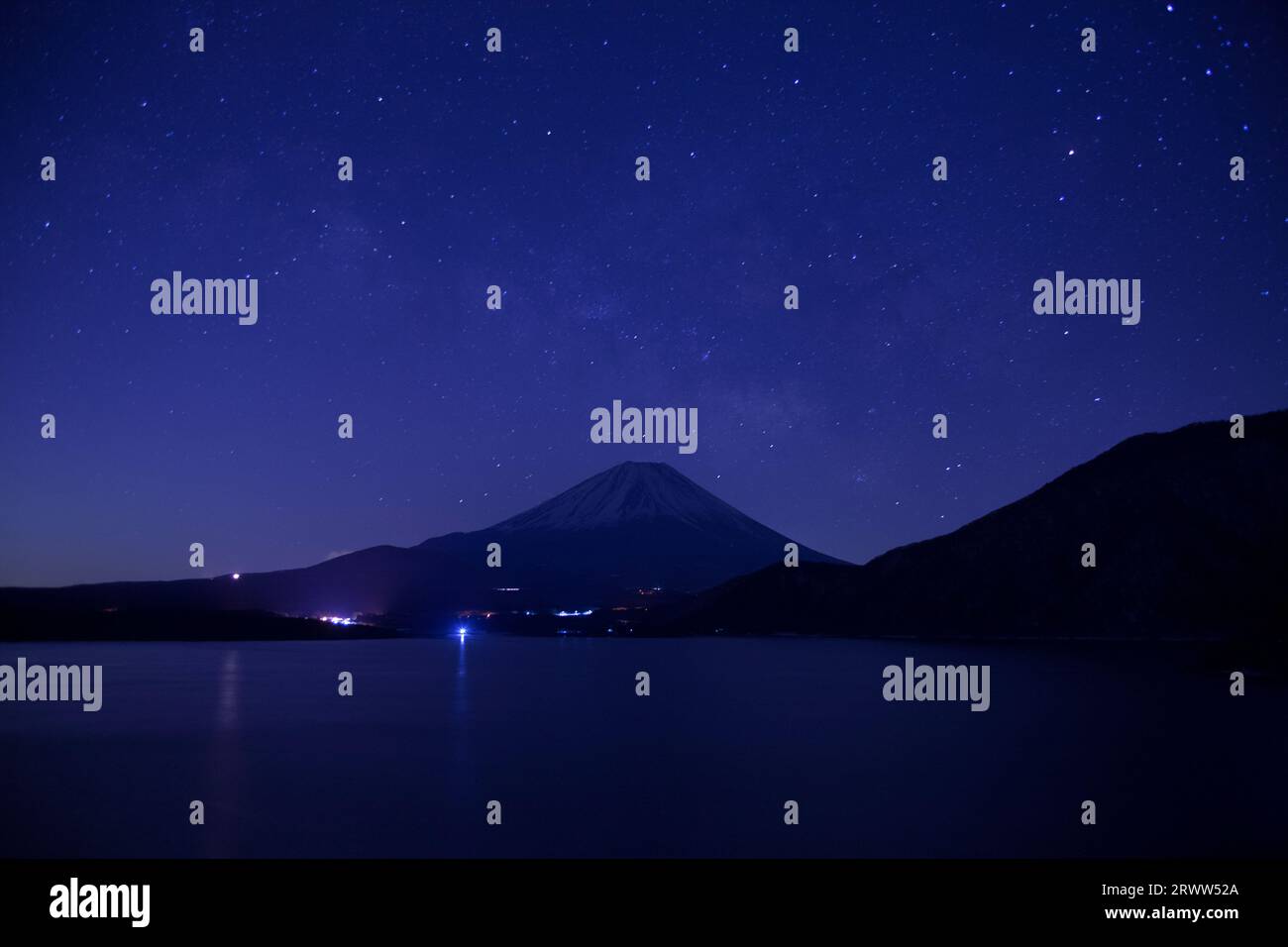 Star over lake mountain hi-res stock photography and images - Alamy