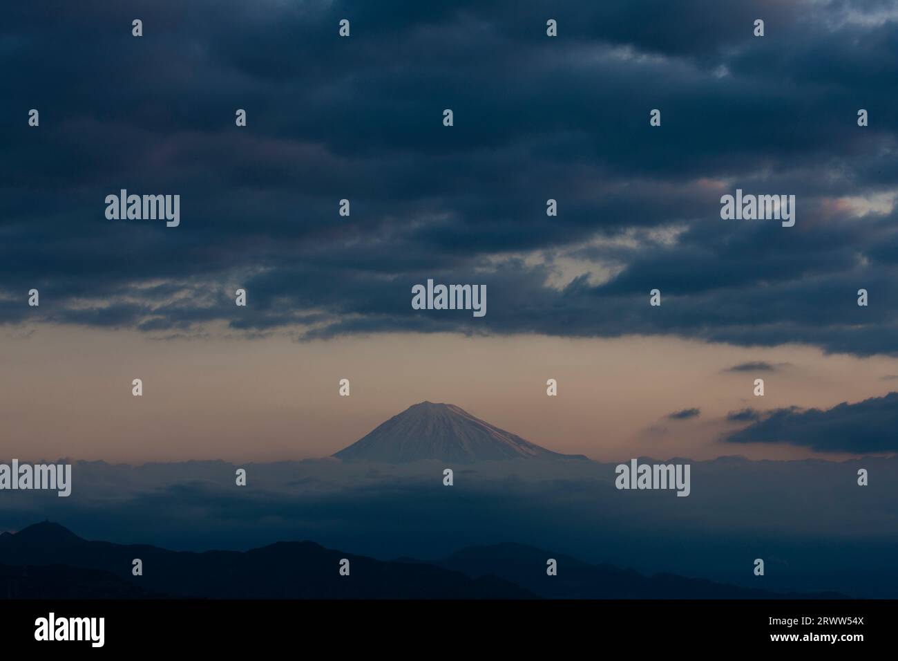 Fuji at dawn from Nihon-daira (Mt. Nihon-daira Stock Photo - Alamy