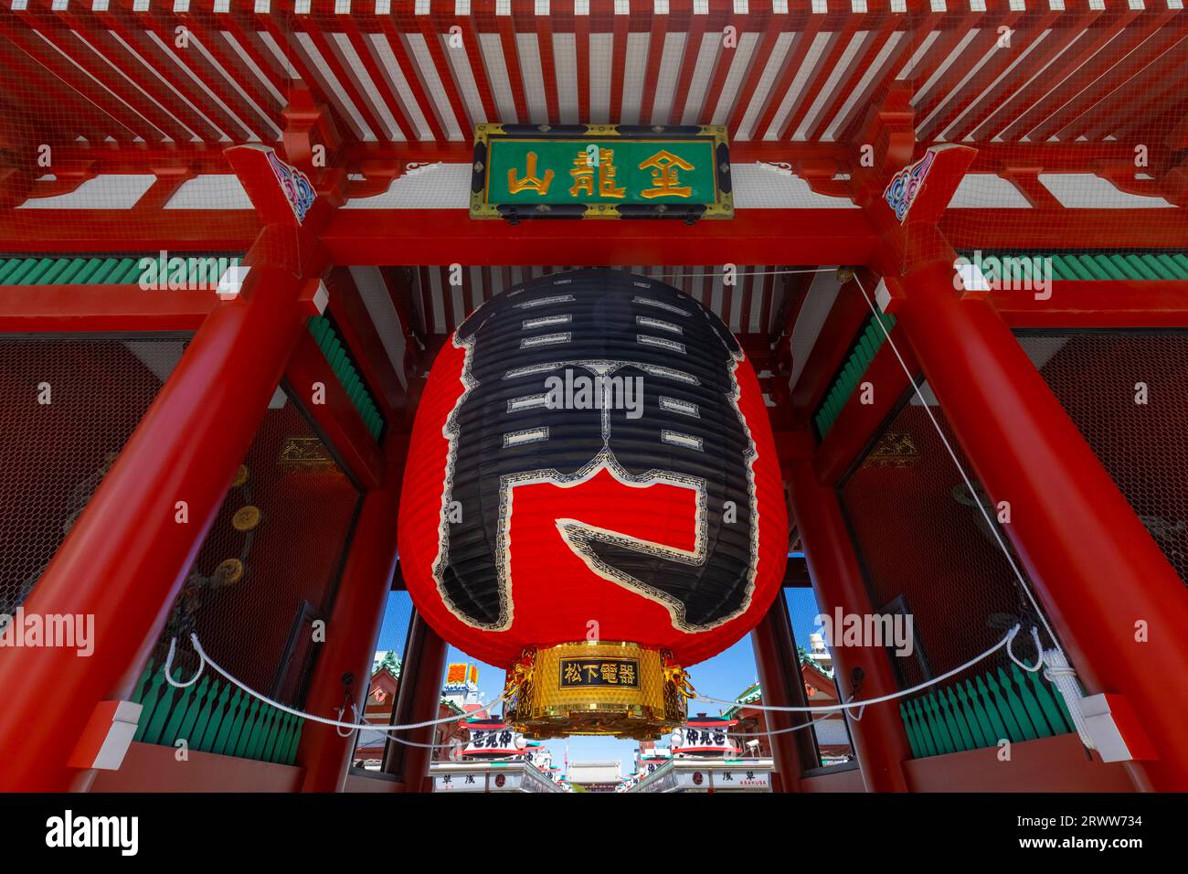 Senso-ji Temple Kaminarimon (Thunder Gate Stock Photo - Alamy