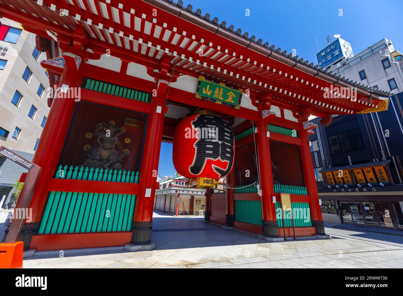 Senso-ji Temple Kaminarimon (Thunder Gate Stock Photo - Alamy